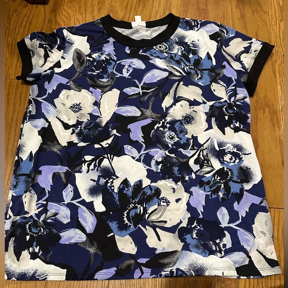 LuLaRoe | Tops | Lularoe Liv T | Poshmark